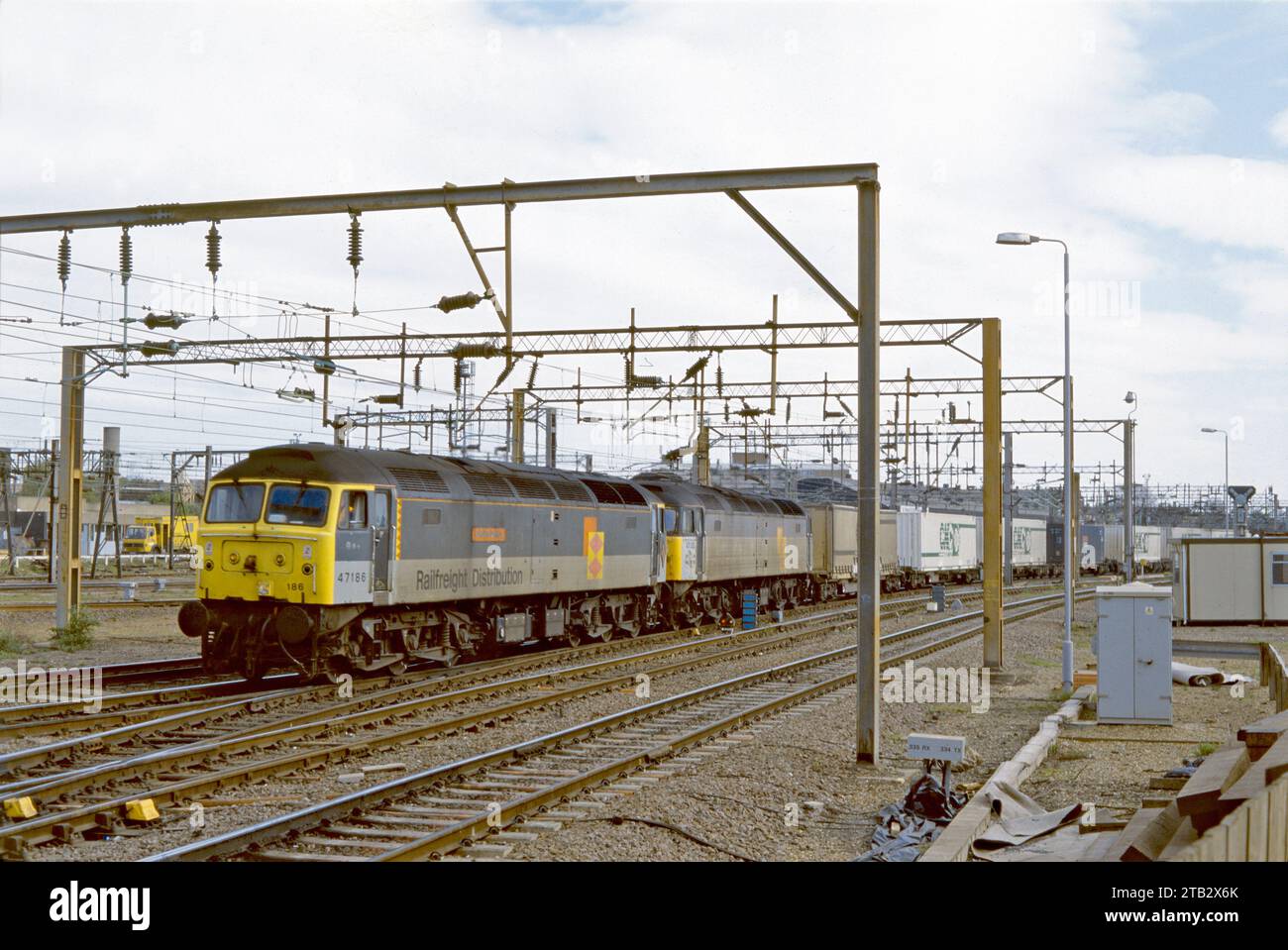 A pair of Class 47 diesel locomotives numbers 47186 and 47313 working ...
