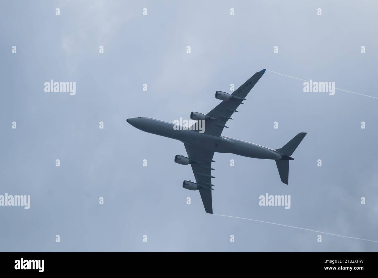 Wingtip vortices condensation hi-res stock photography and images - Alamy