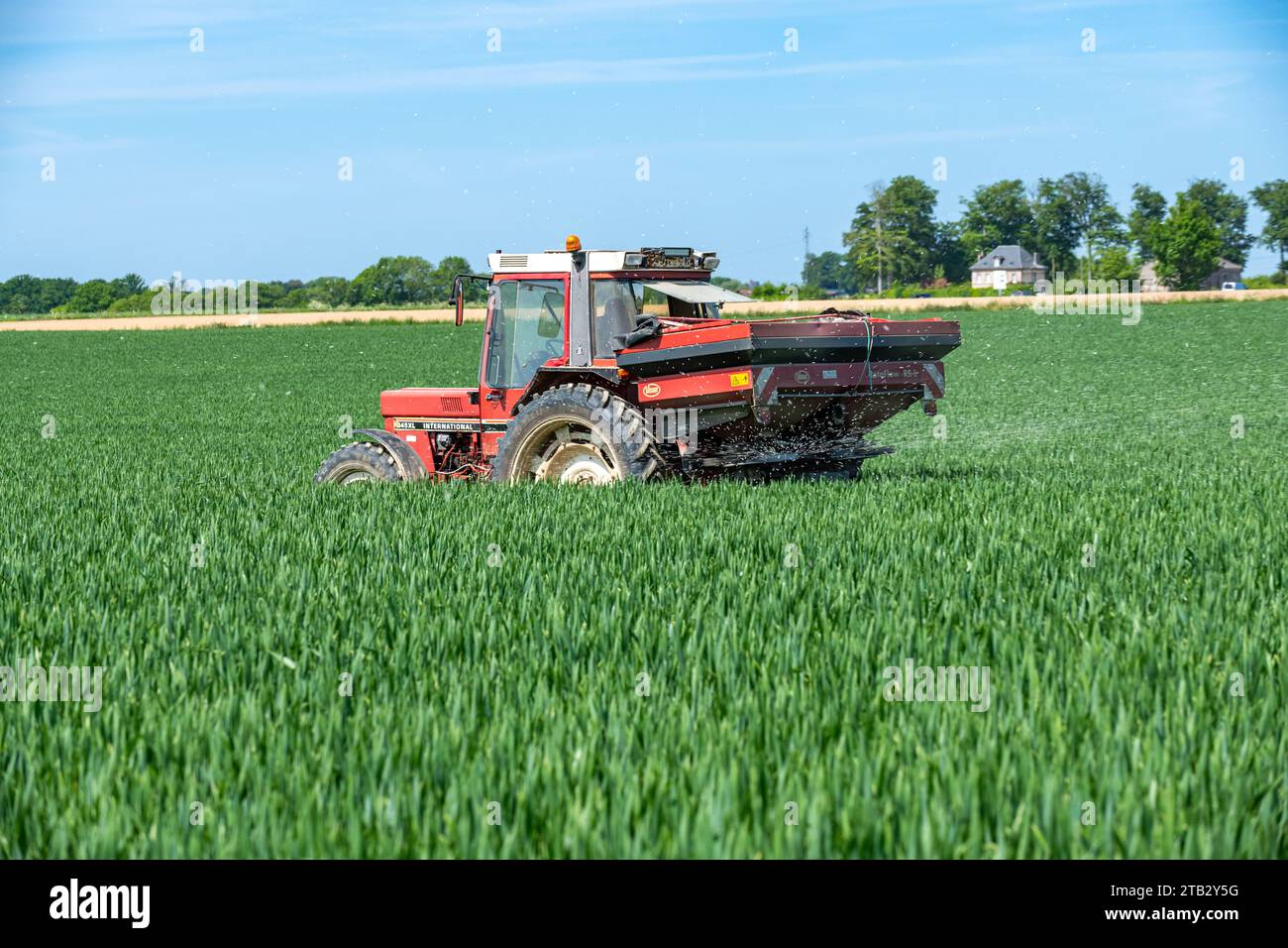 Crops fertilizer tractor ammonia hi-res stock photography and images ...