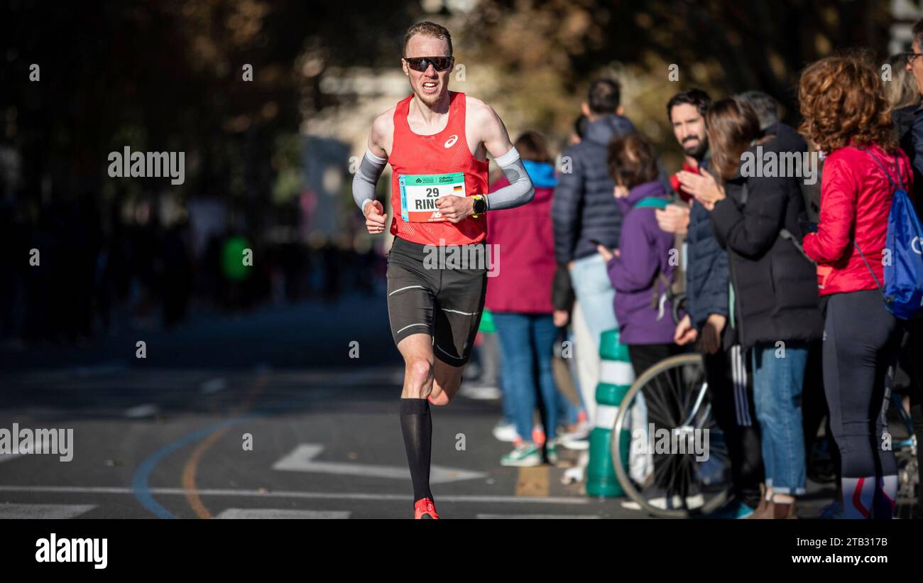 Richard RINGER (#29, GER) beim Marathon-Lauf in Valencia (Spanien) am 3 ...
