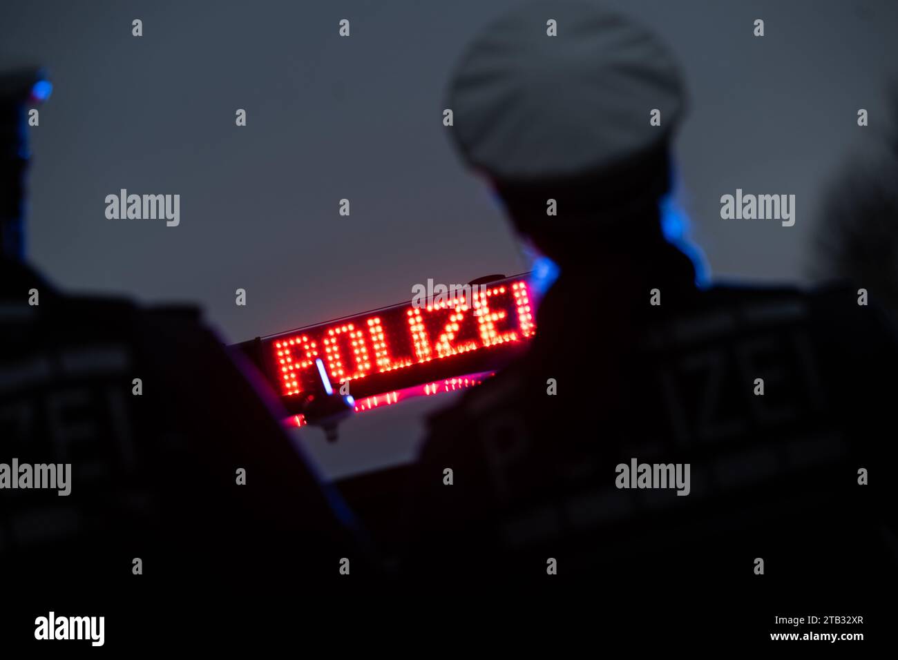 Police vehicle in pursuit hi-res stock photography and images - Alamy