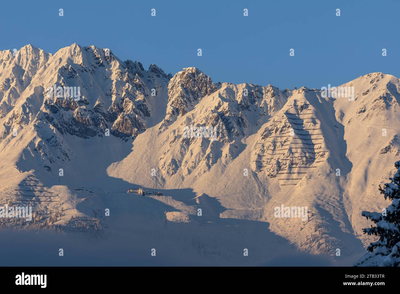 Schnee auf den pisten hi-res stock photography and images - Alamy