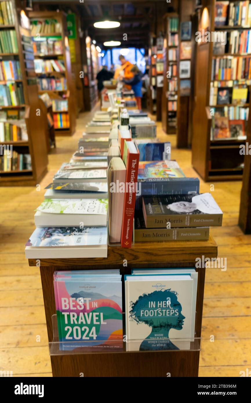 Book shop display hi-res stock photography and images - Alamy