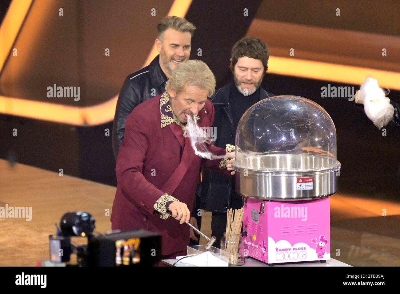 Thomas Gottschalk mit Gary Barlow und Howard Donald von Take That in ...