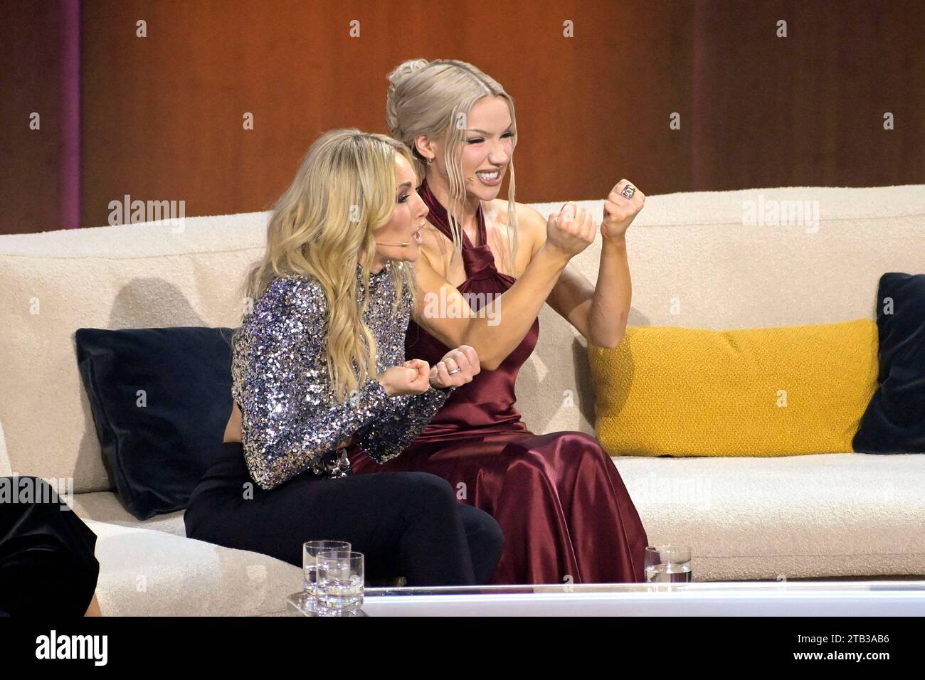Helene Fischer und Shirin David in der ZDF-Unterhaltungsshow 'Wetten, dass..?' live aus der ...