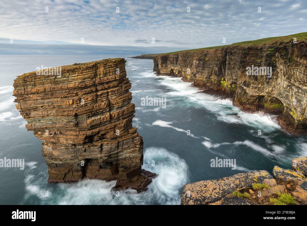 North gaulton castle sea stack hi-res stock photography and images - Alamy