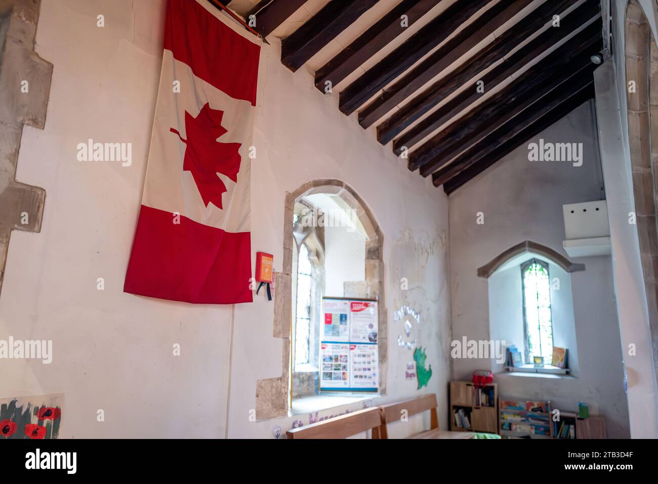 St margarets church ifield hi-res stock photography and images - Alamy