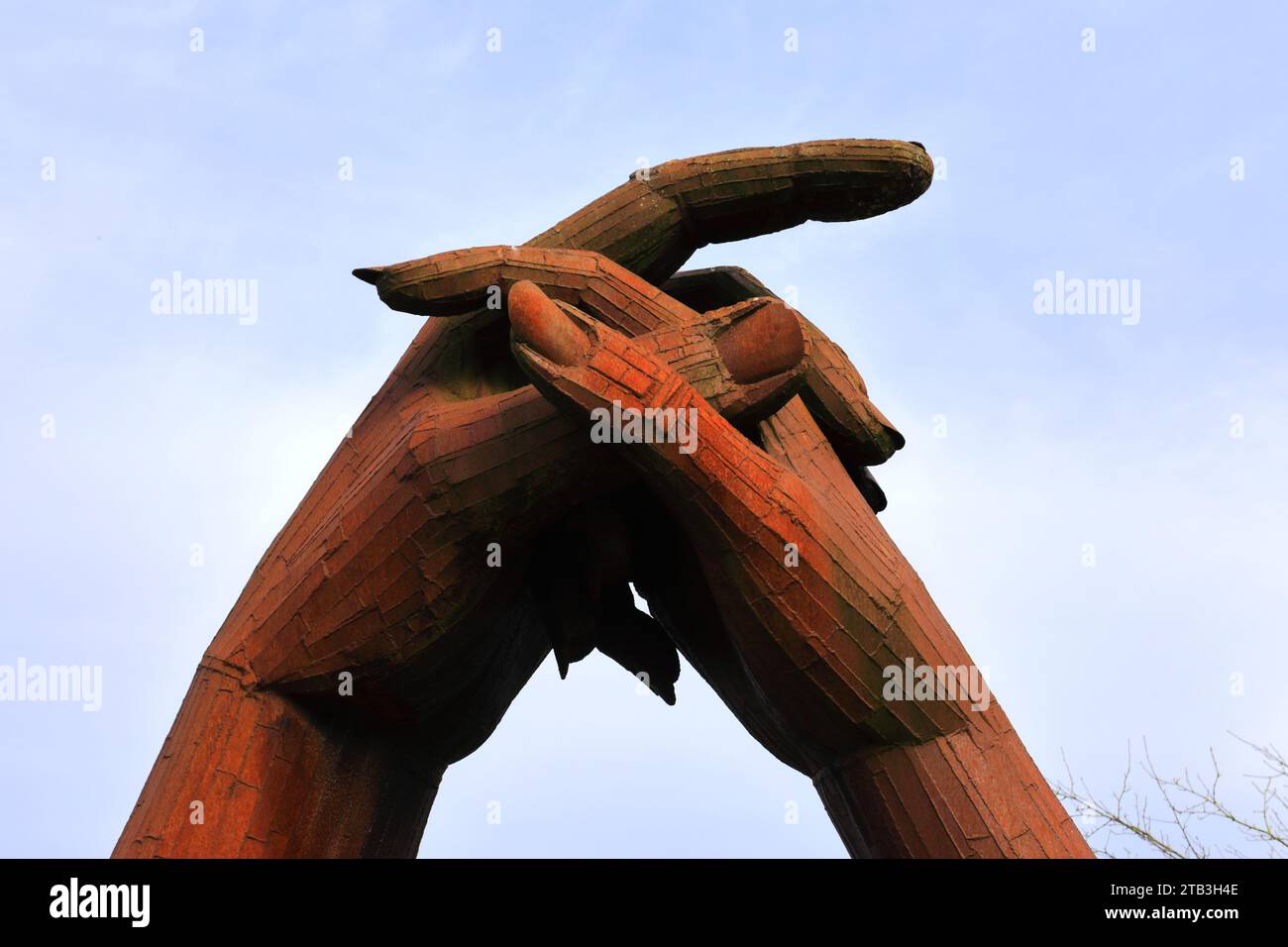The Statue of Clasping hands at Gretna Green, Dumfries and Galloway ...
