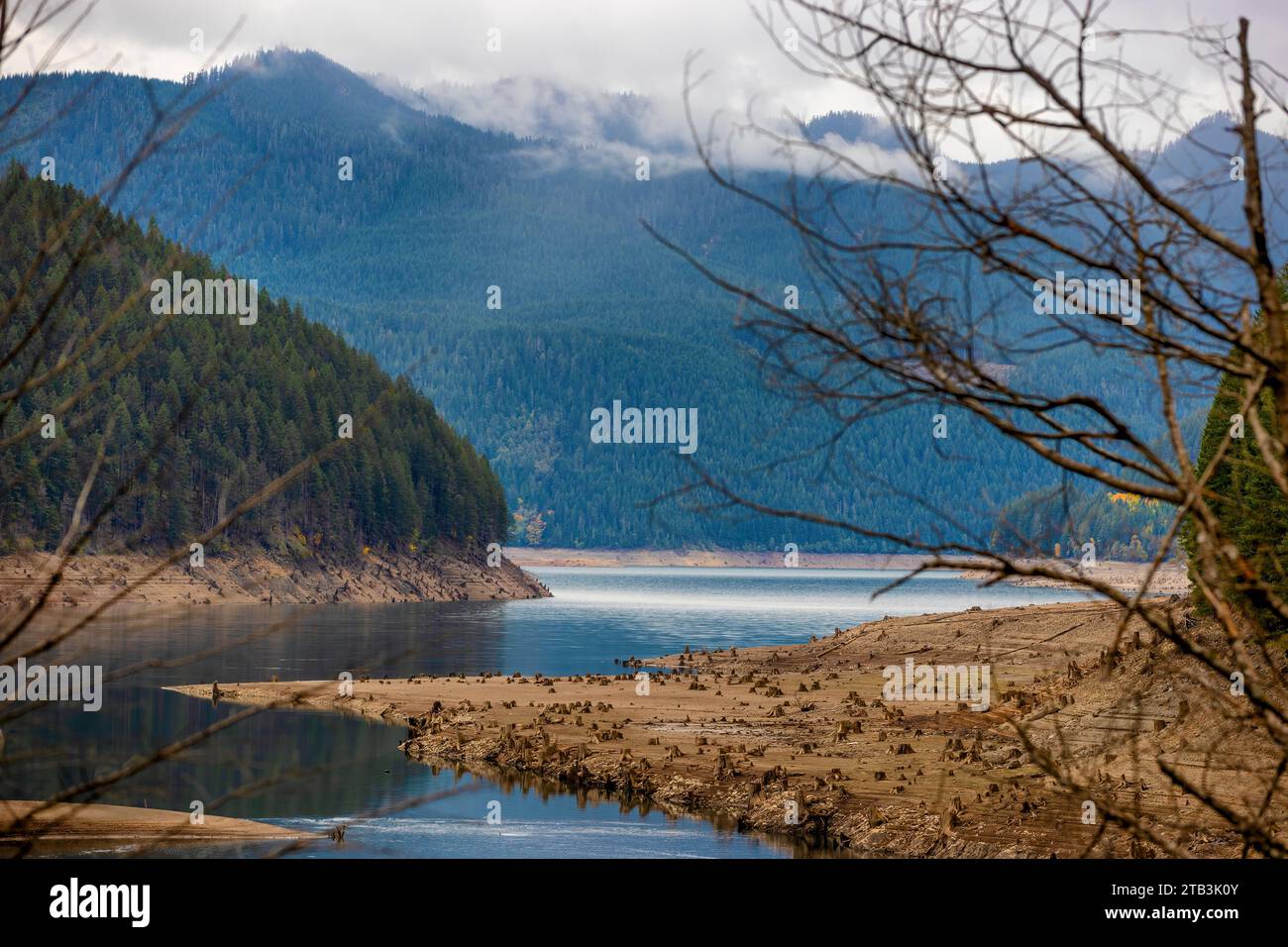 Detroit Lake a man made lake located in the Cascade Mountain Range town ...