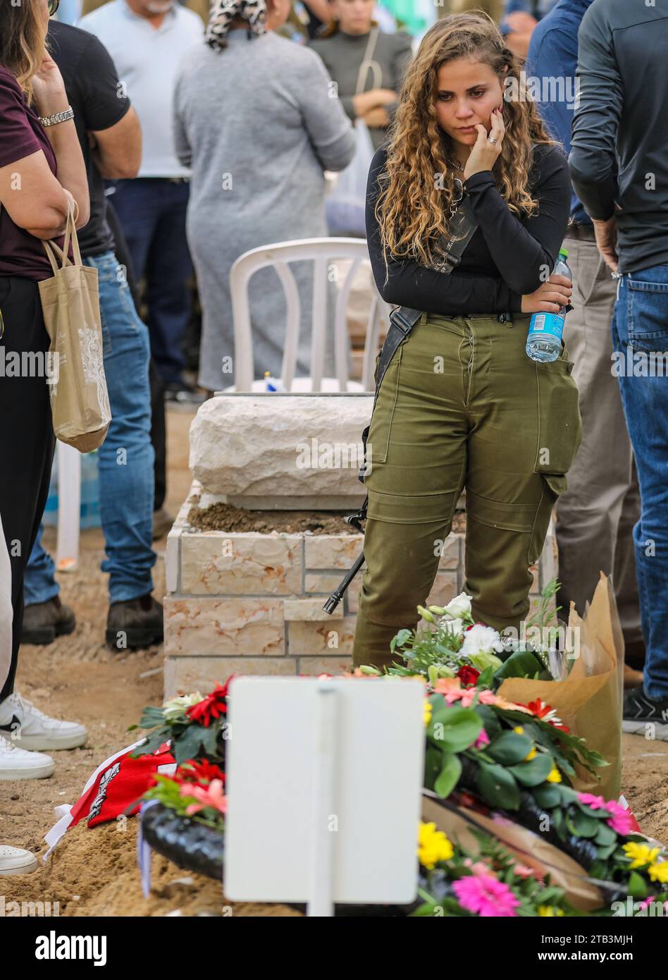 Jerusalem, Israel. 4th December 2023. A maiden near the fresh grave of ...
