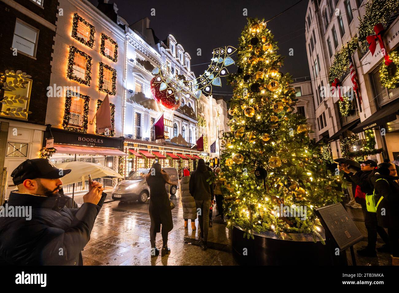 Cartier christmas 2023 hi-res stock photography and images - Alamy