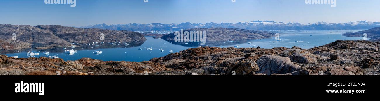 Landscape panorama with a view of the sea with icebergs and of ...