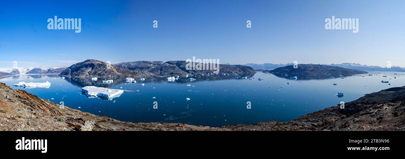 Landscape panorama with a view of the sea with icebergs and of ...