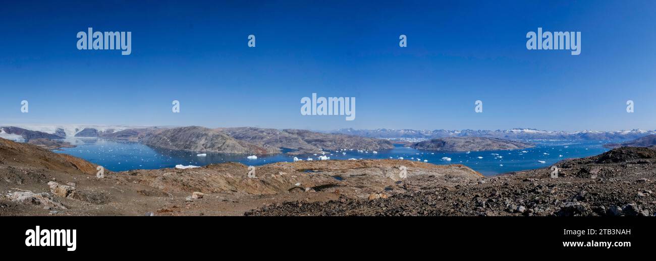 Landscape panorama with a view of the sea with icebergs and of ...