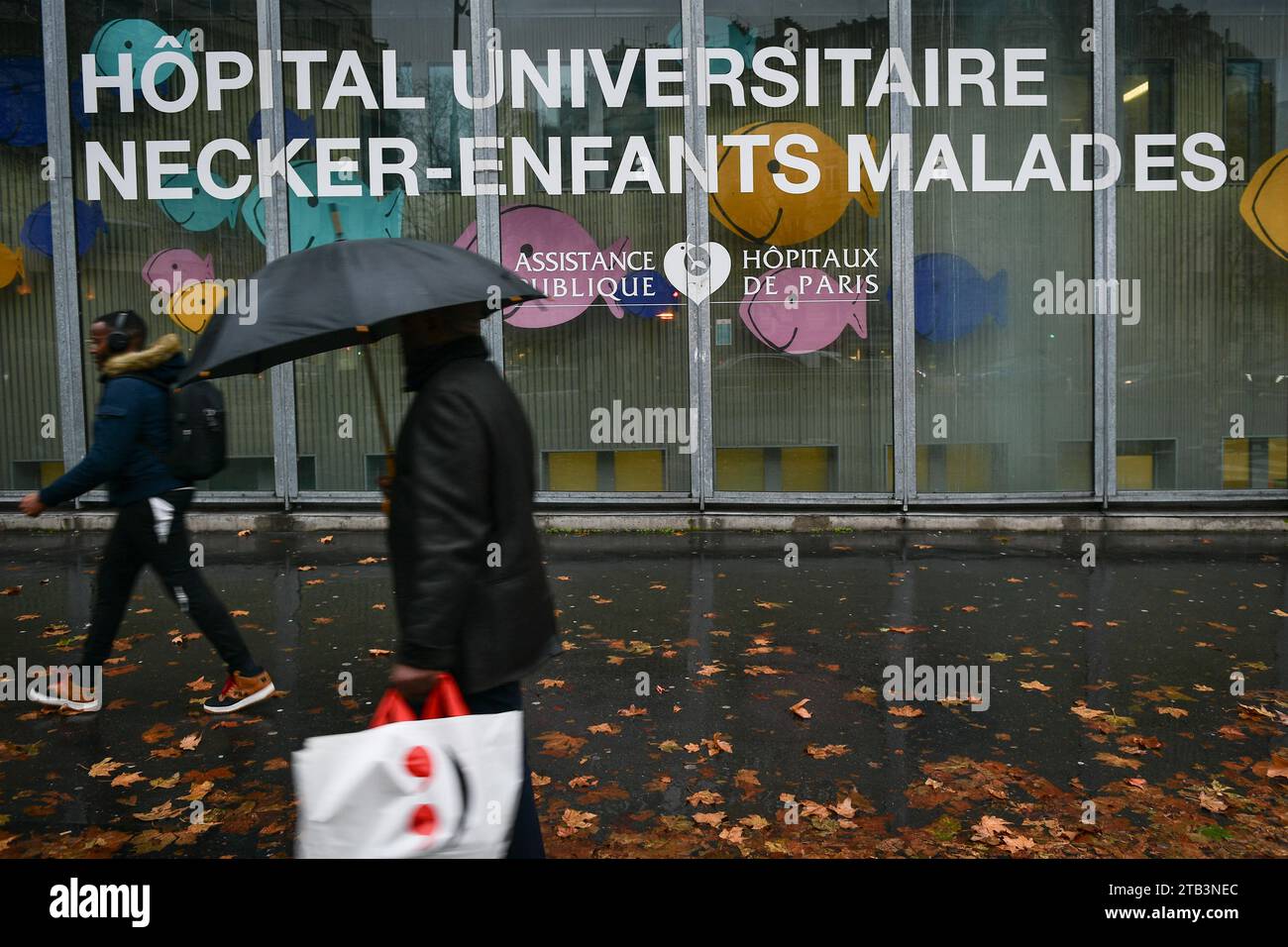 Paris, France. 04th Dec, 2023. Pedestrians walk past the Necker-Enfants ...