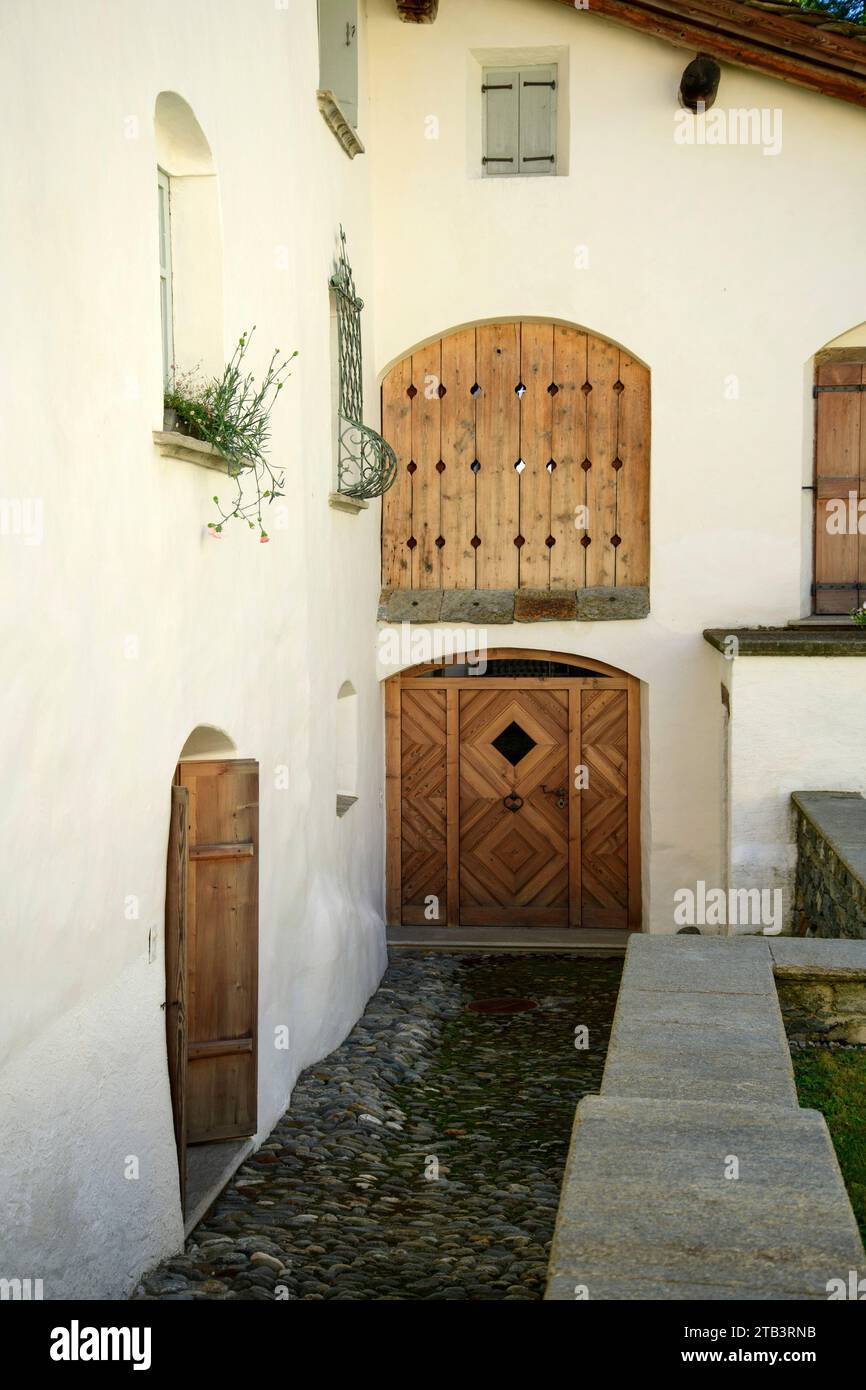 Engadin house hi-res stock photography and images - Alamy