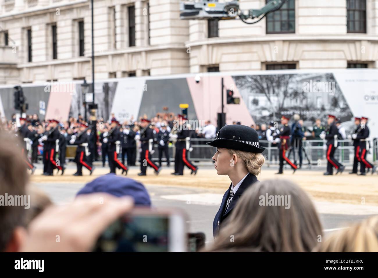 Queen elizabeth ii officer hi-res stock photography and images - Alamy