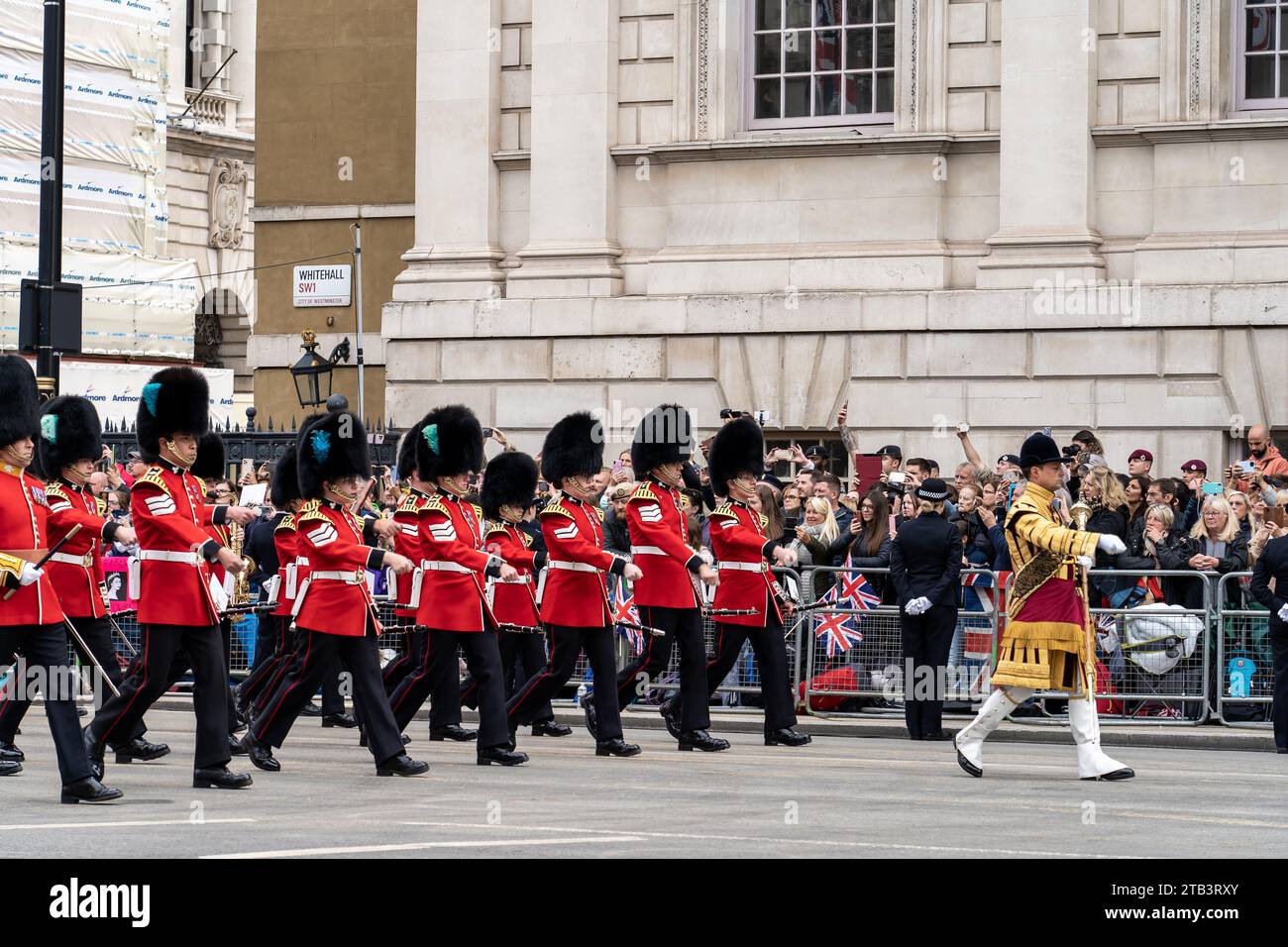 Royal guards during the Procession for Queen Elizabeth II Stock Photo ...