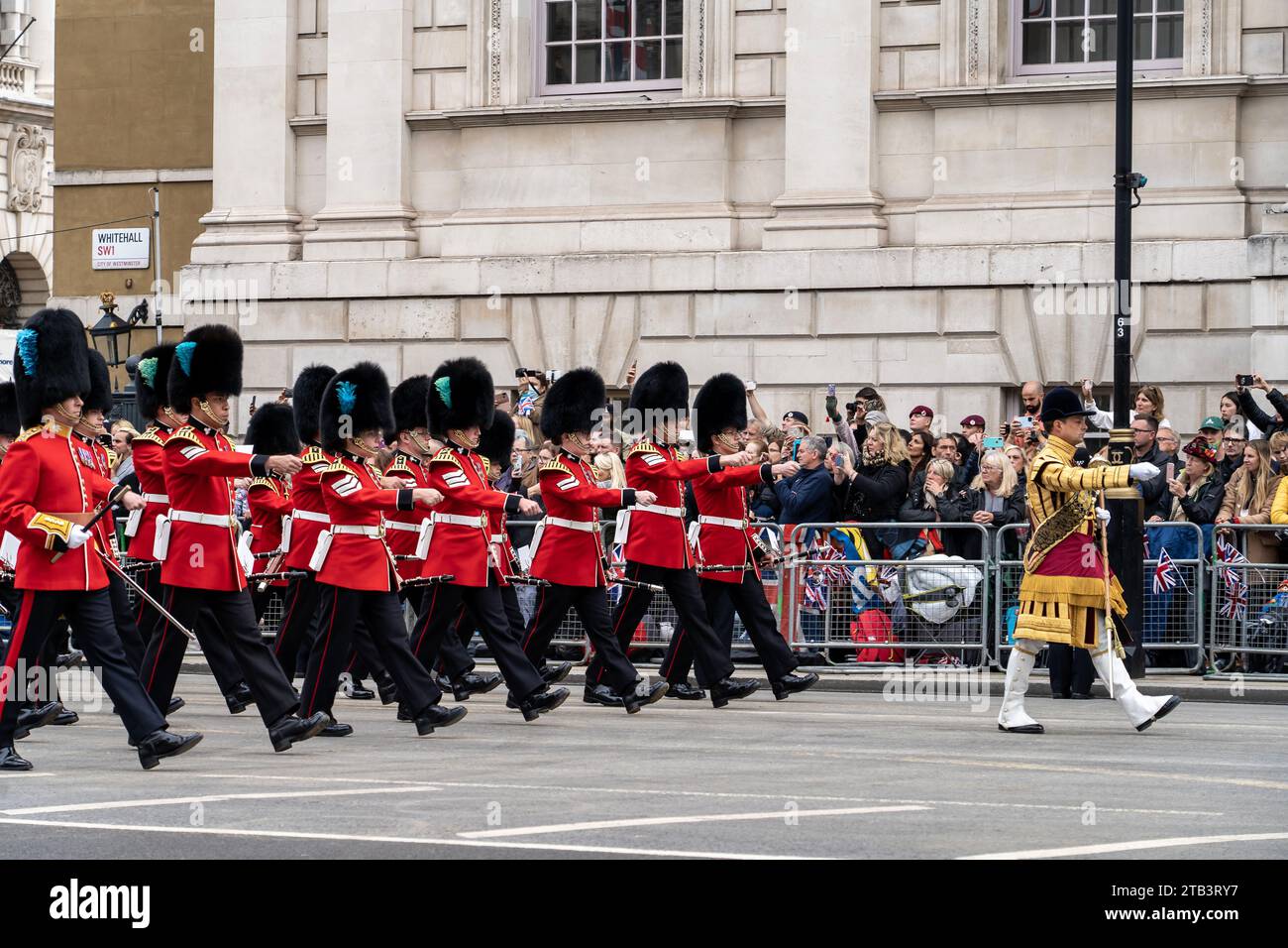 Royal guards during the Procession for Queen Elizabeth II Stock Photo ...