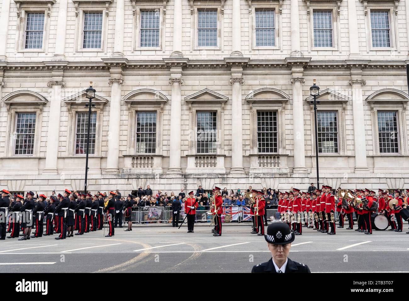 Queen elizabeth ii military hi-res stock photography and images - Alamy