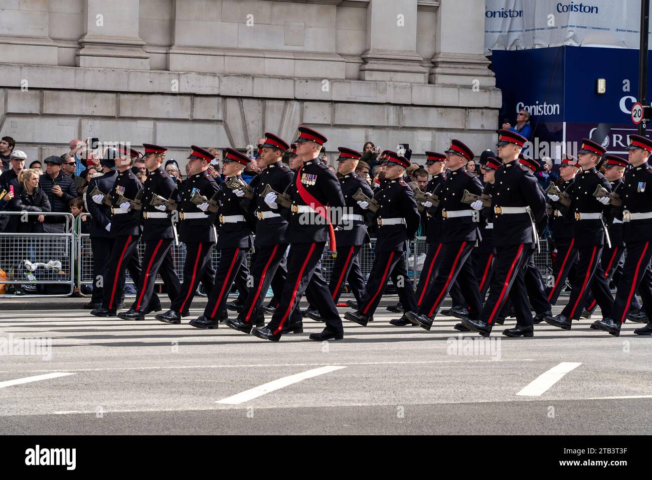 Queen elizabeth ii military hi-res stock photography and images - Alamy