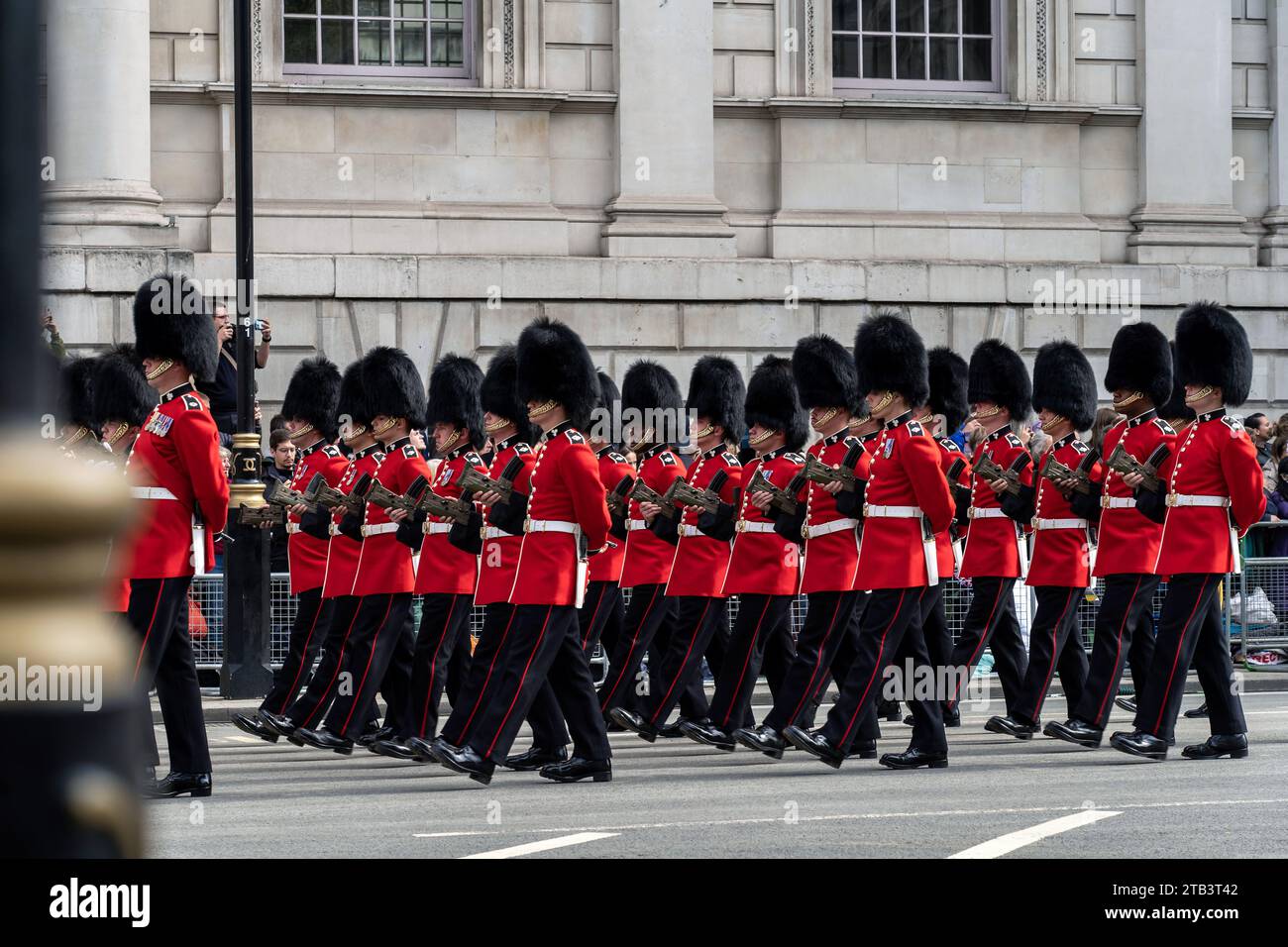 Queen elizabeth ii uniform hi-res stock photography and images - Alamy