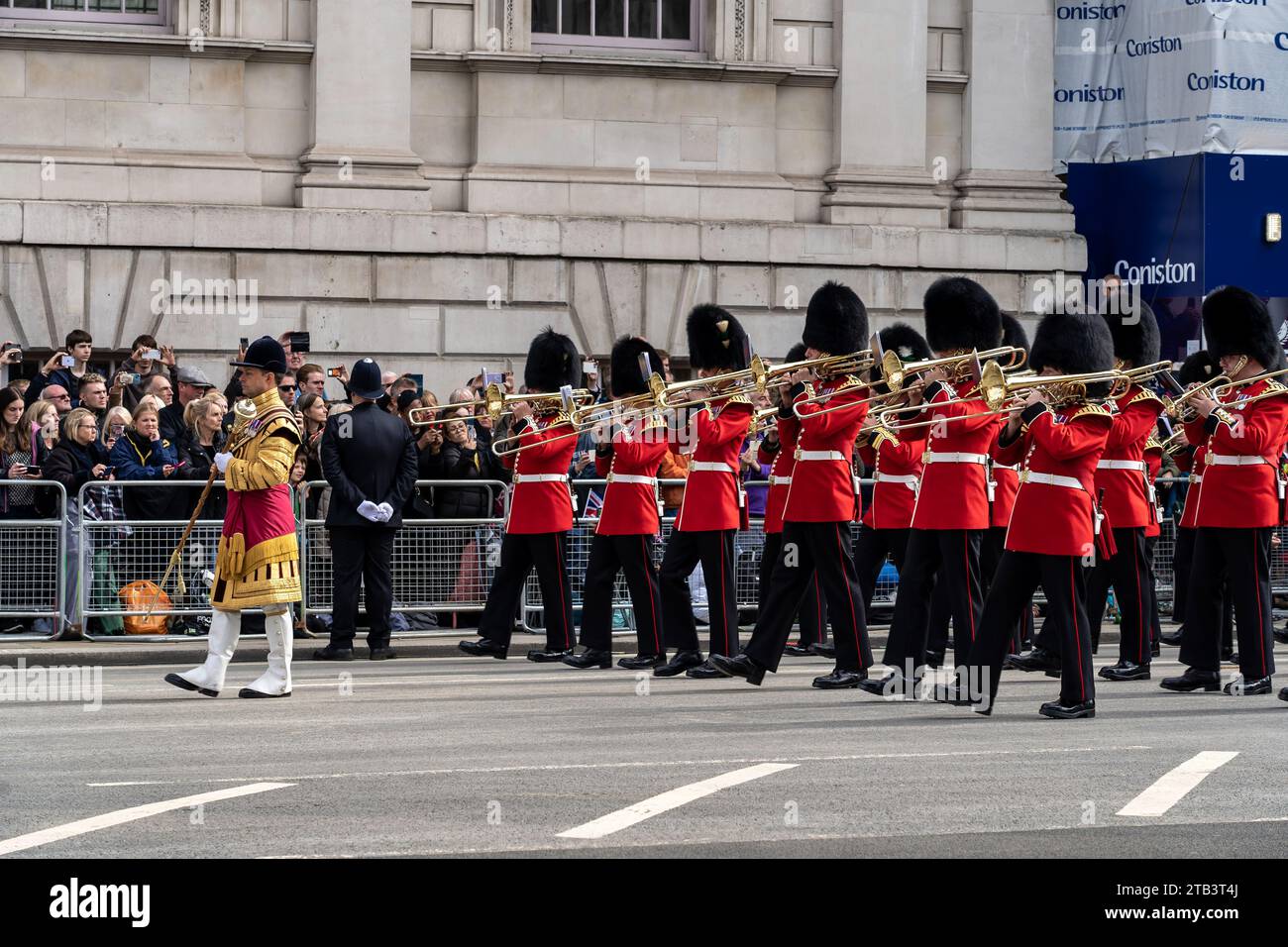 Queen elizabeth ii uniform hi-res stock photography and images - Alamy