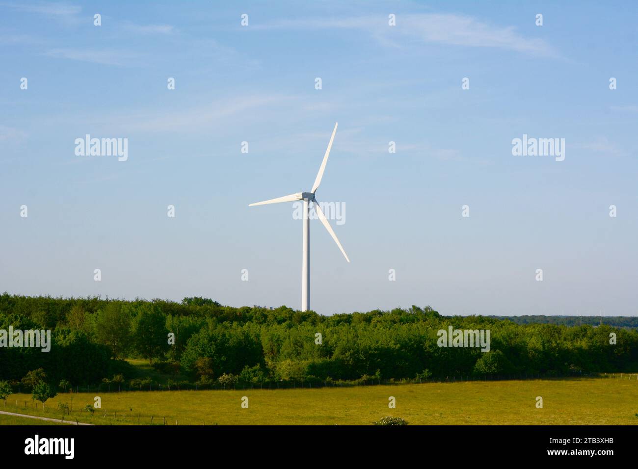 Windrad sonne hi-res stock photography and images - Alamy