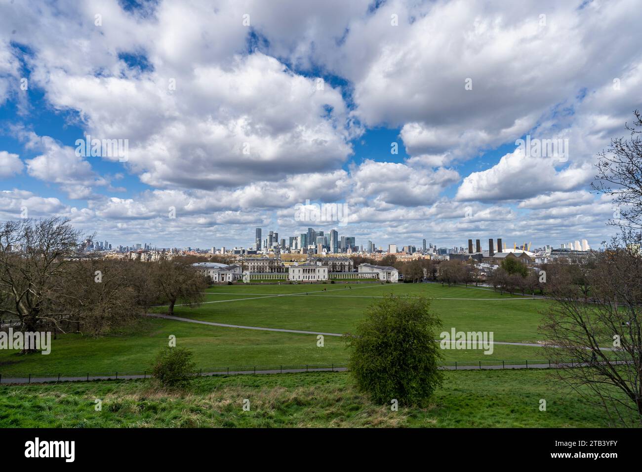 Green skyline london hi-res stock photography and images - Alamy