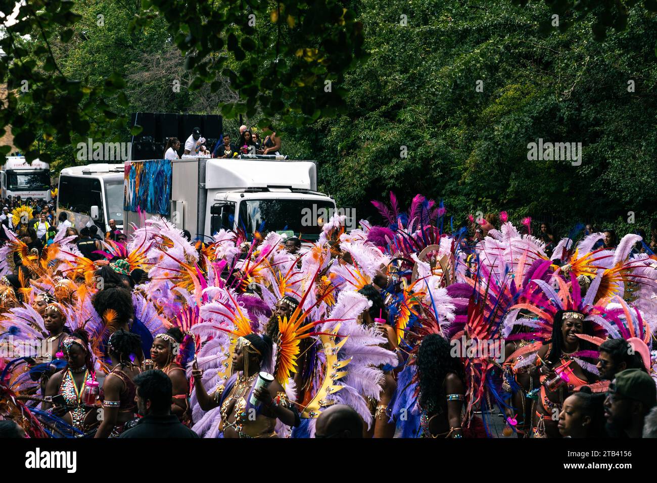 Notting hill carnival crowd parade hi-res stock photography and images ...