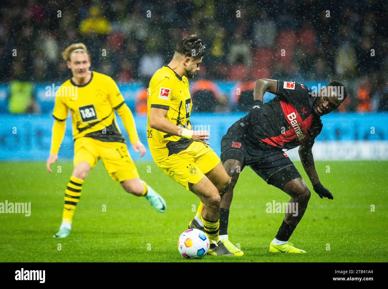 Leverkusen, Germany. 03rd Dec 2023. Antonius Papadopoulos (BVB), Victor ...