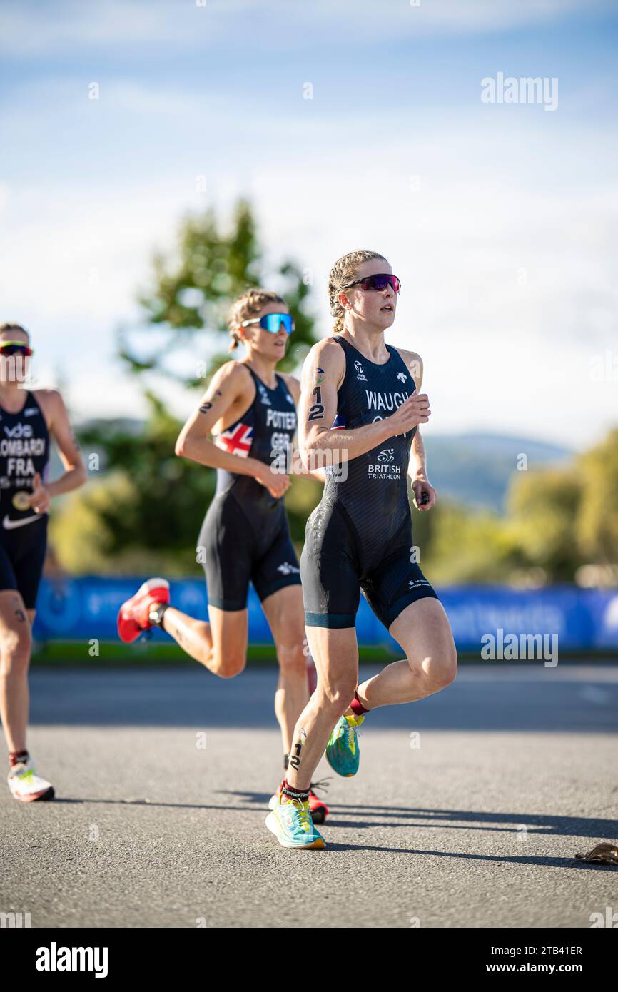 Beth Potter running in Pontevedra in the 2023 World Triathlon ...