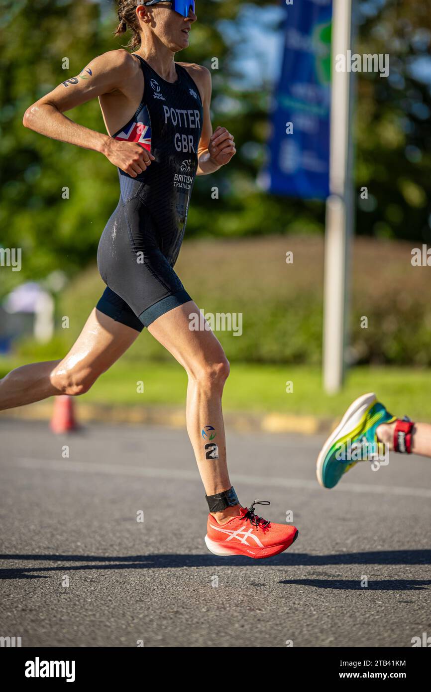 Beth Potter running in Pontevedra in the 2023 World Triathlon ...