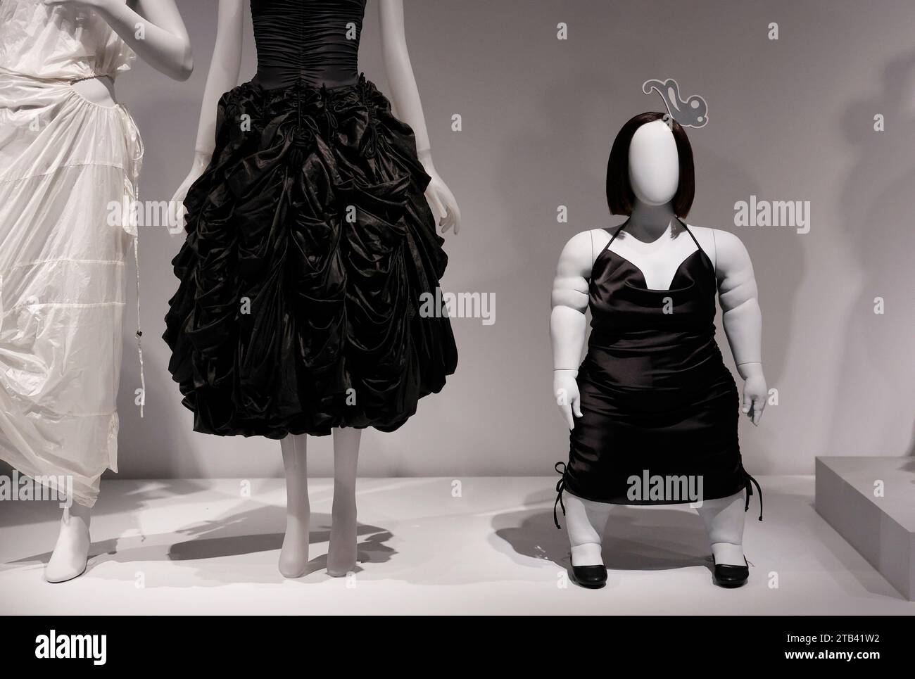 Exhibition costume museum dressing hi-res stock photography and images ...