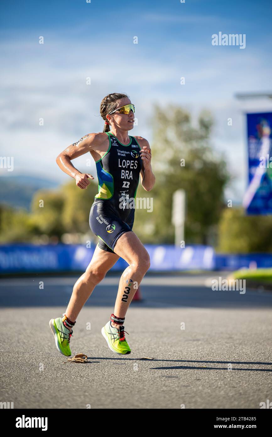 Vittoria Lopes running in Pontevedra in the 2023 World Triathlon ...