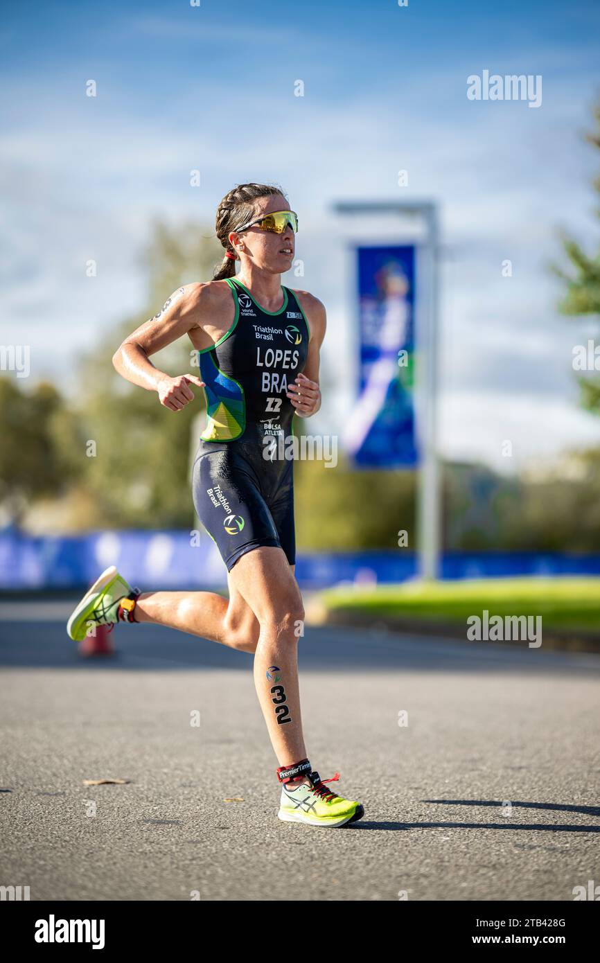 Vittoria Lopes running in Pontevedra in the 2023 World Triathlon ...