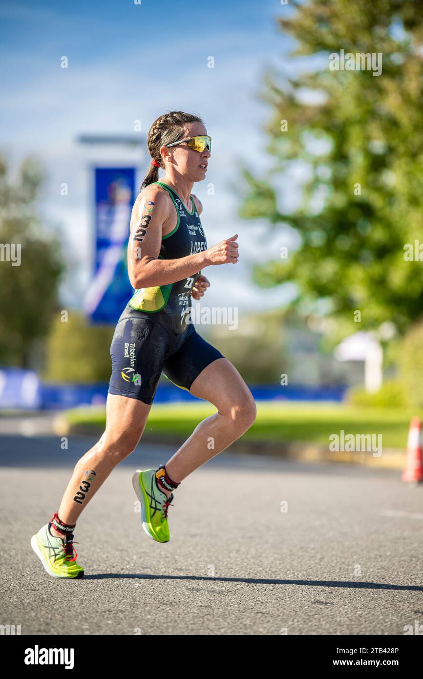 Vittoria Lopes running in Pontevedra in the 2023 World Triathlon ...