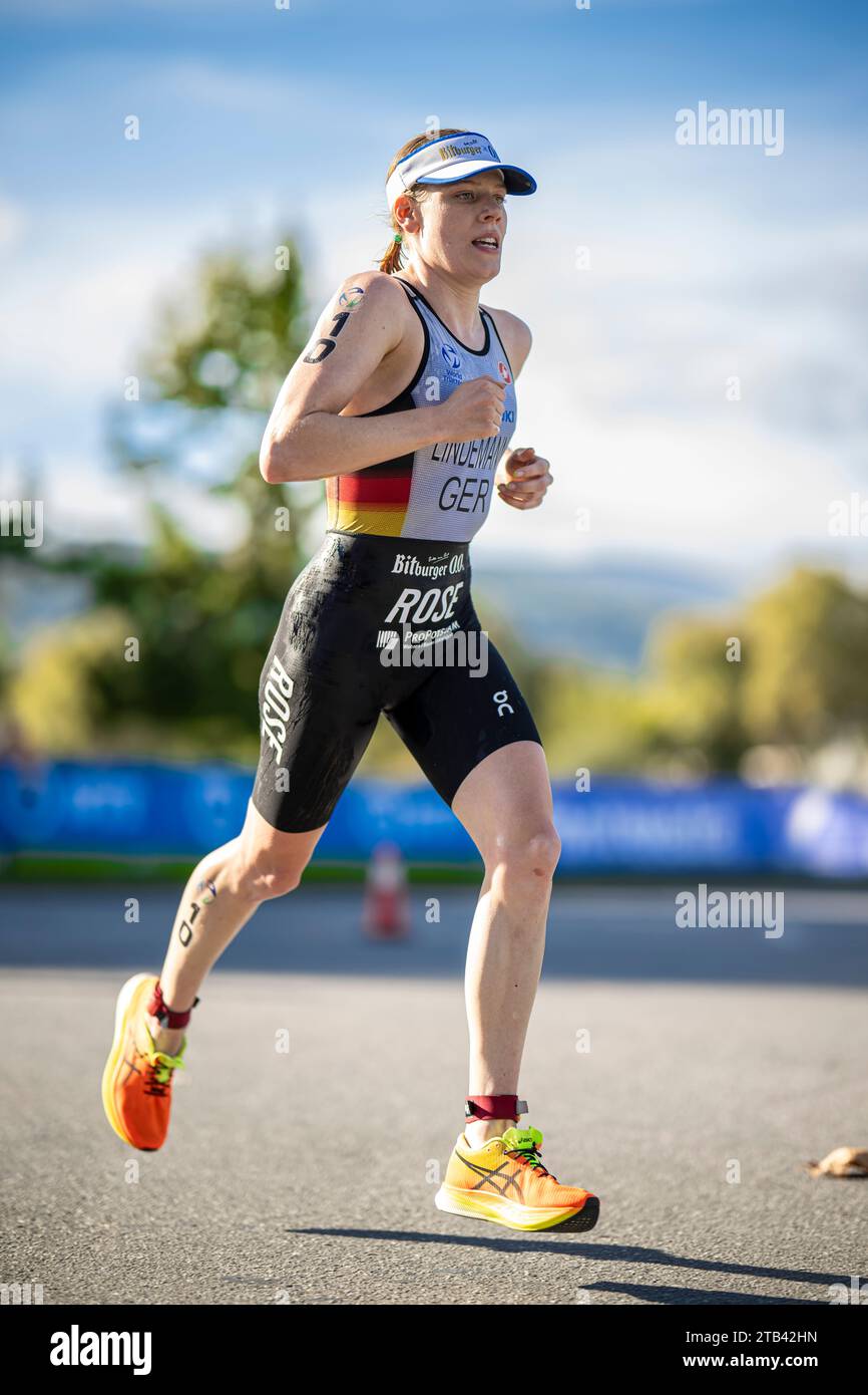Laura Lindemann running in Pontevedra in the 2023 World Triathlon ...