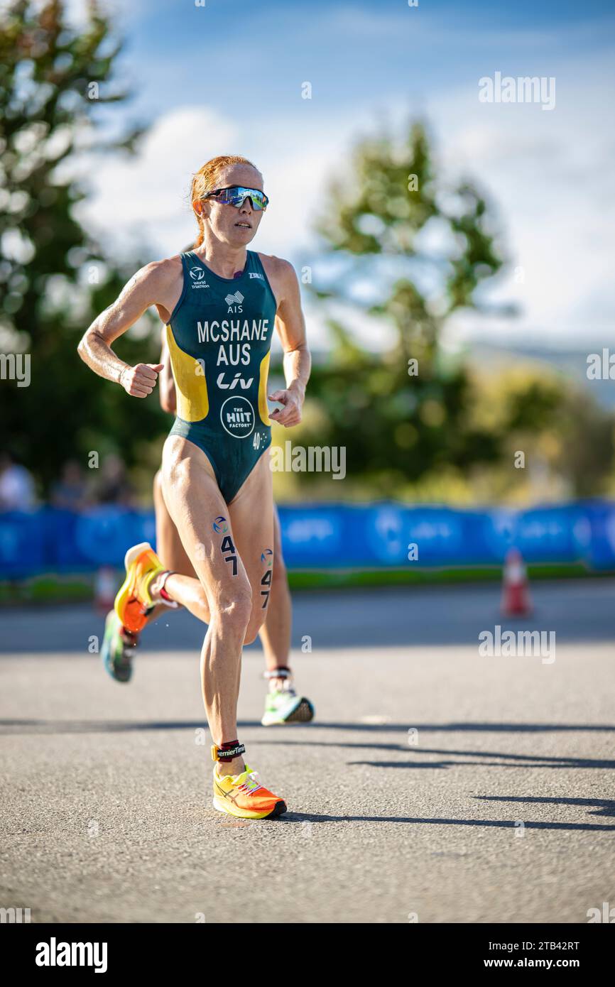 Charlotte McShane running in Pontevedra in the 2023 World Triathlon ...