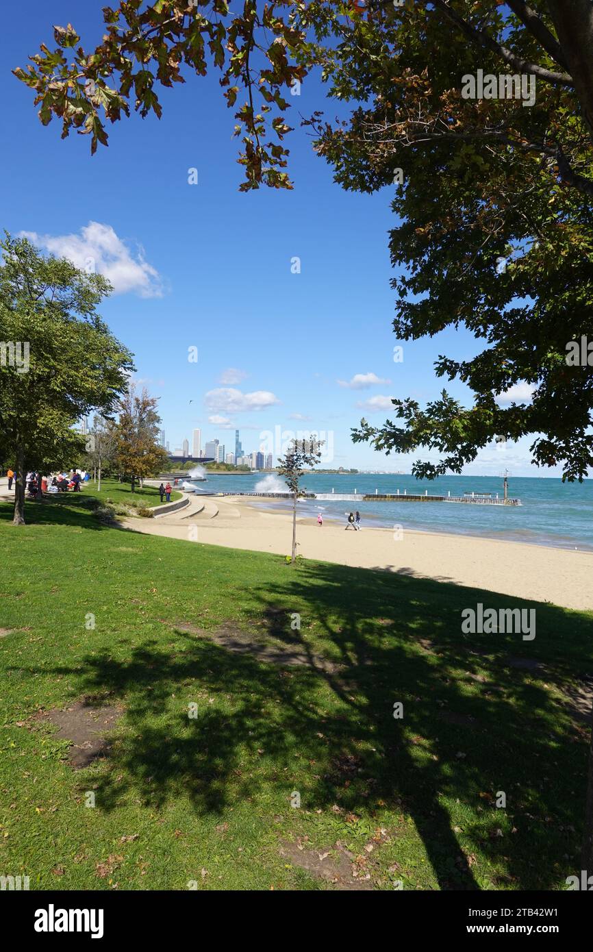 Chicago skyline and lake Mitchigan on a sunny Autmn day, Illinois, USA ...