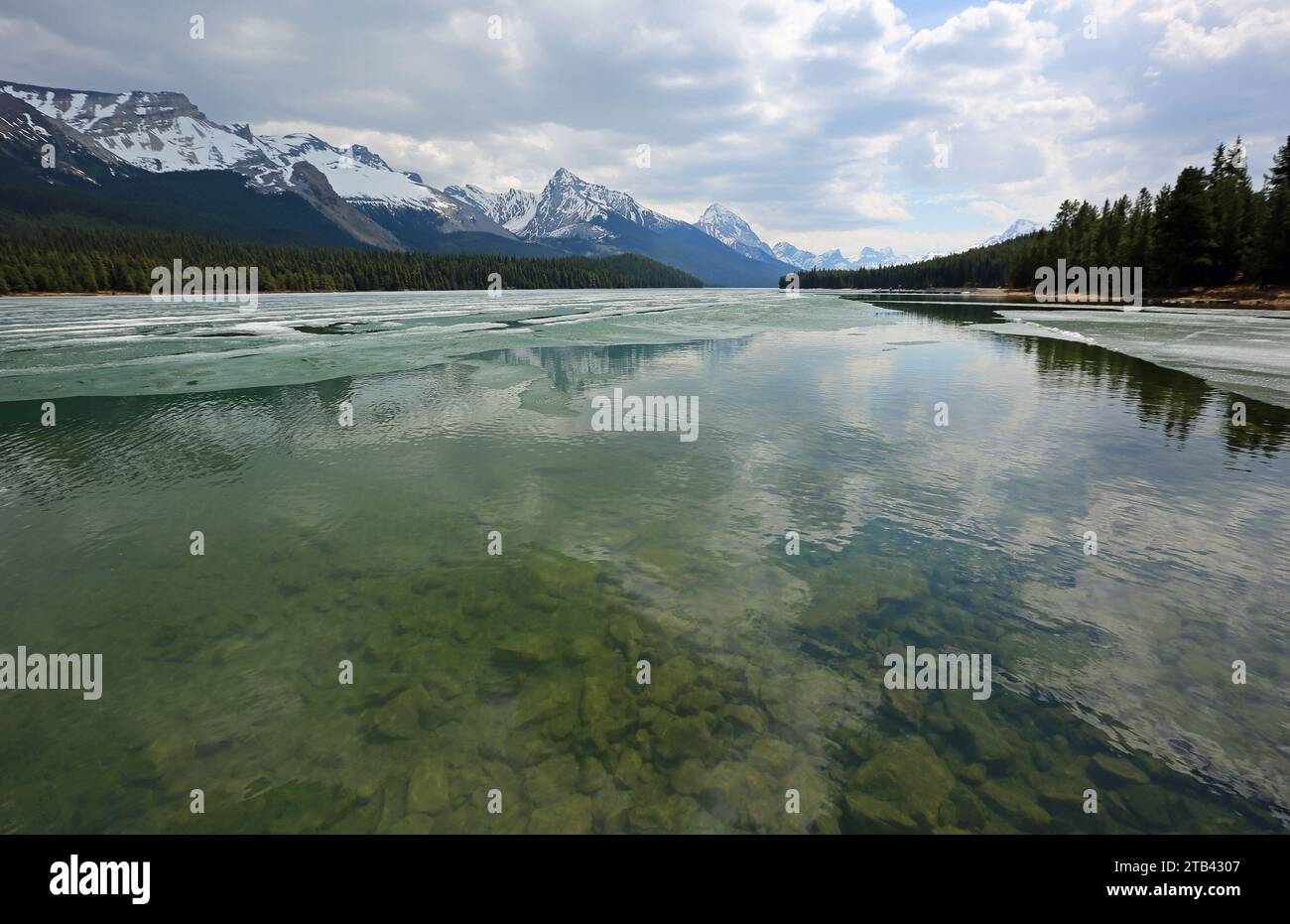 Maligne lake trail hi-res stock photography and images - Alamy