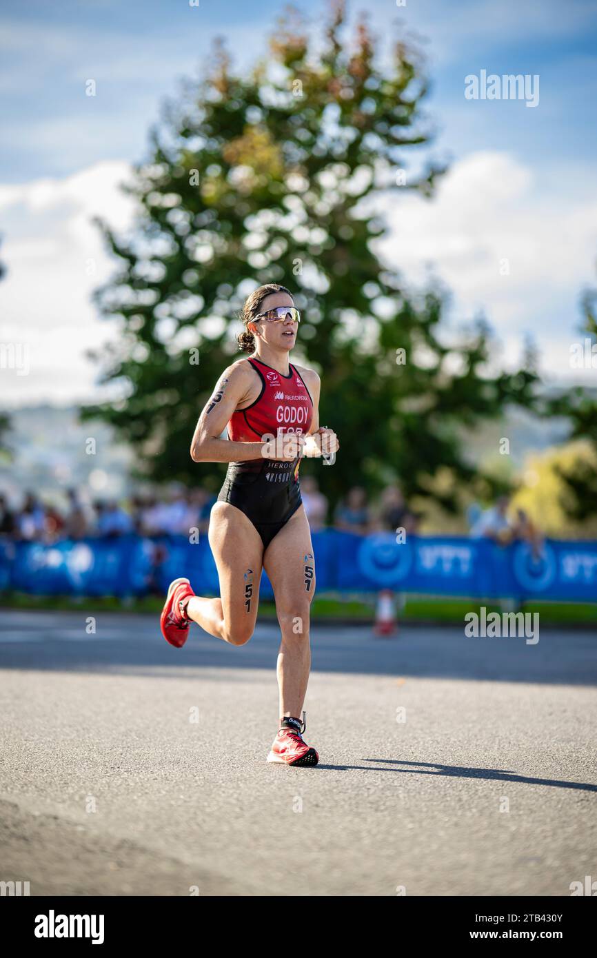 Anna Godoy Contreras running in Pontevedra in the 2023 World Triathlon ...