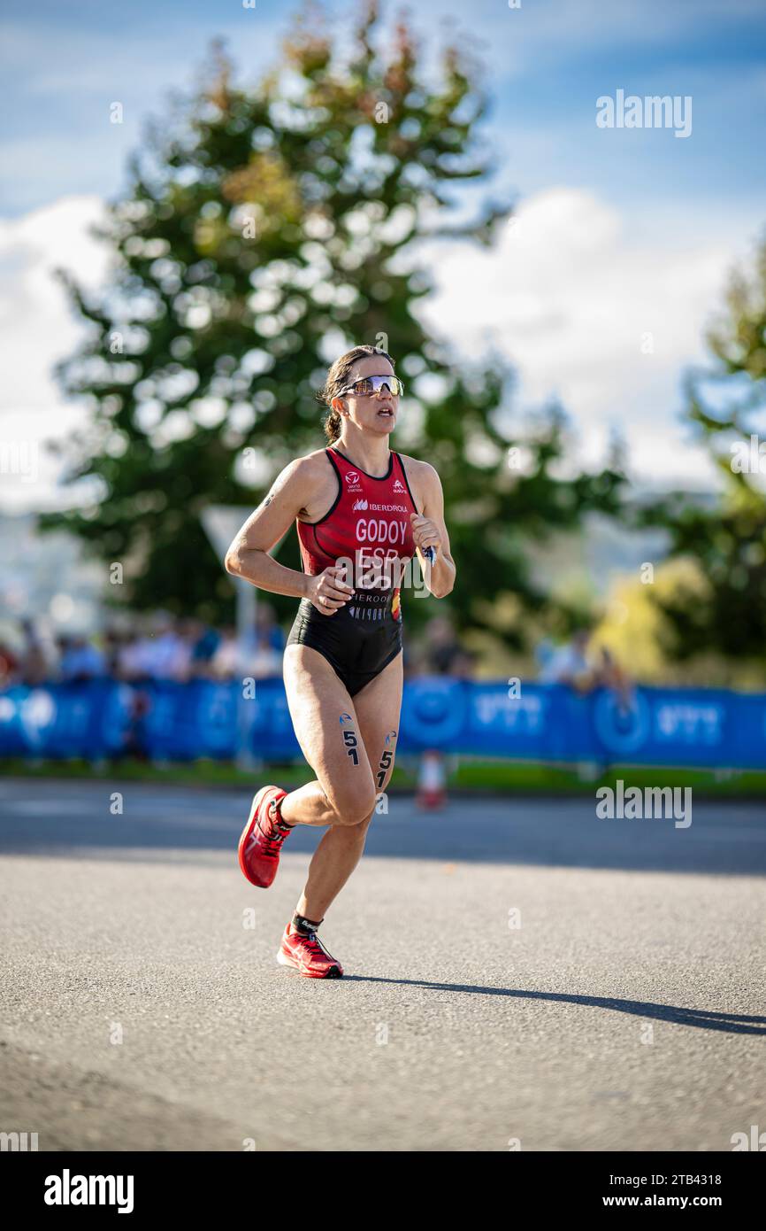 Anna Godoy Contreras running in Pontevedra in the 2023 World Triathlon ...