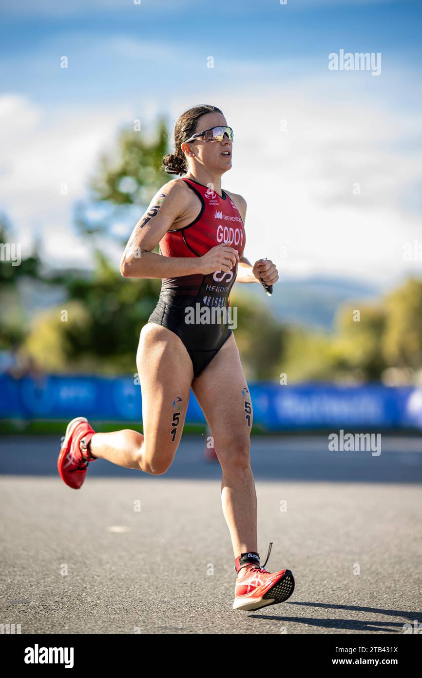Anna Godoy Contreras running in Pontevedra in the 2023 World Triathlon ...
