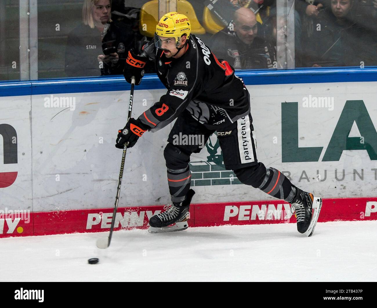 Frankfurt, Deutschland. 03rd Dec, 2023. Nathan Burns (Loewen Frankfurt, #8), Loewen Frankfurt ...