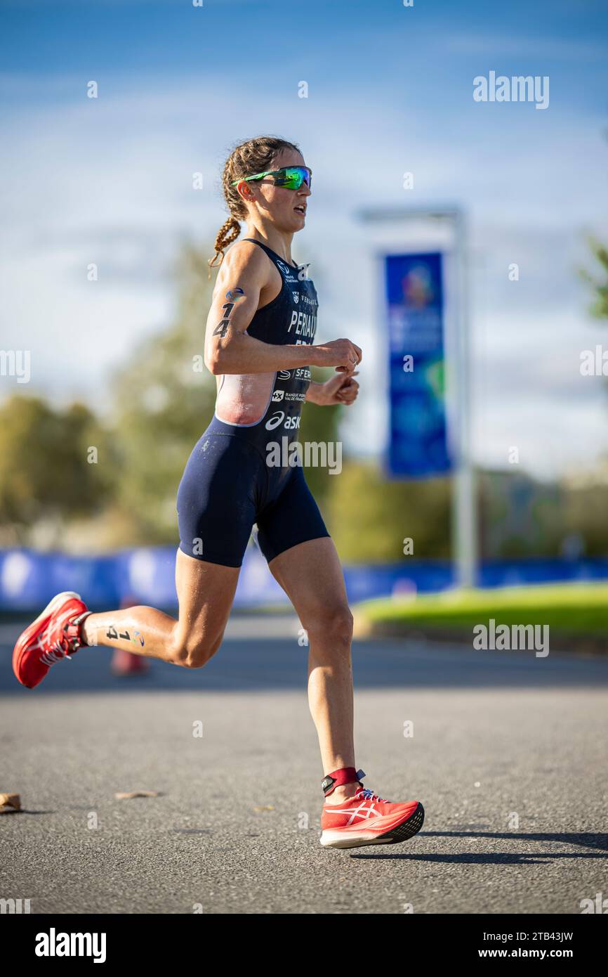 Leonie Periault running in Pontevedra in the 2023 World Triathlon ...