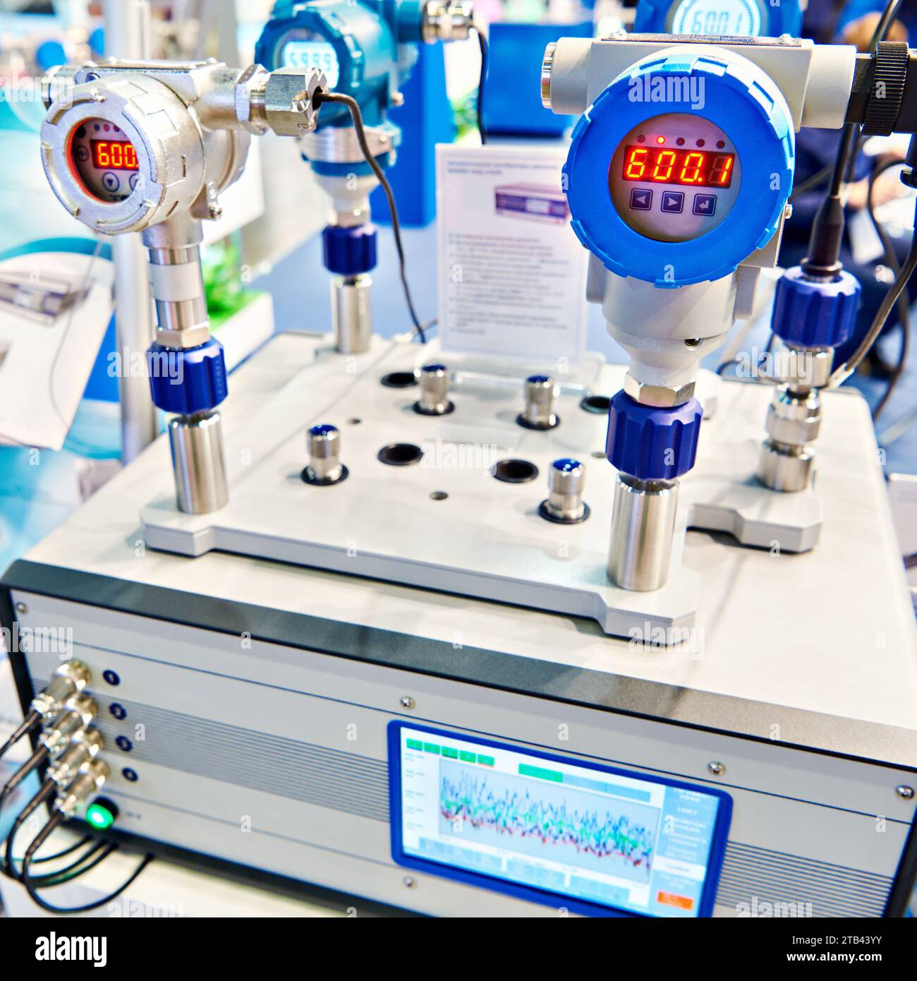 Pressure gauge calibration hi-res stock photography and images - Alamy