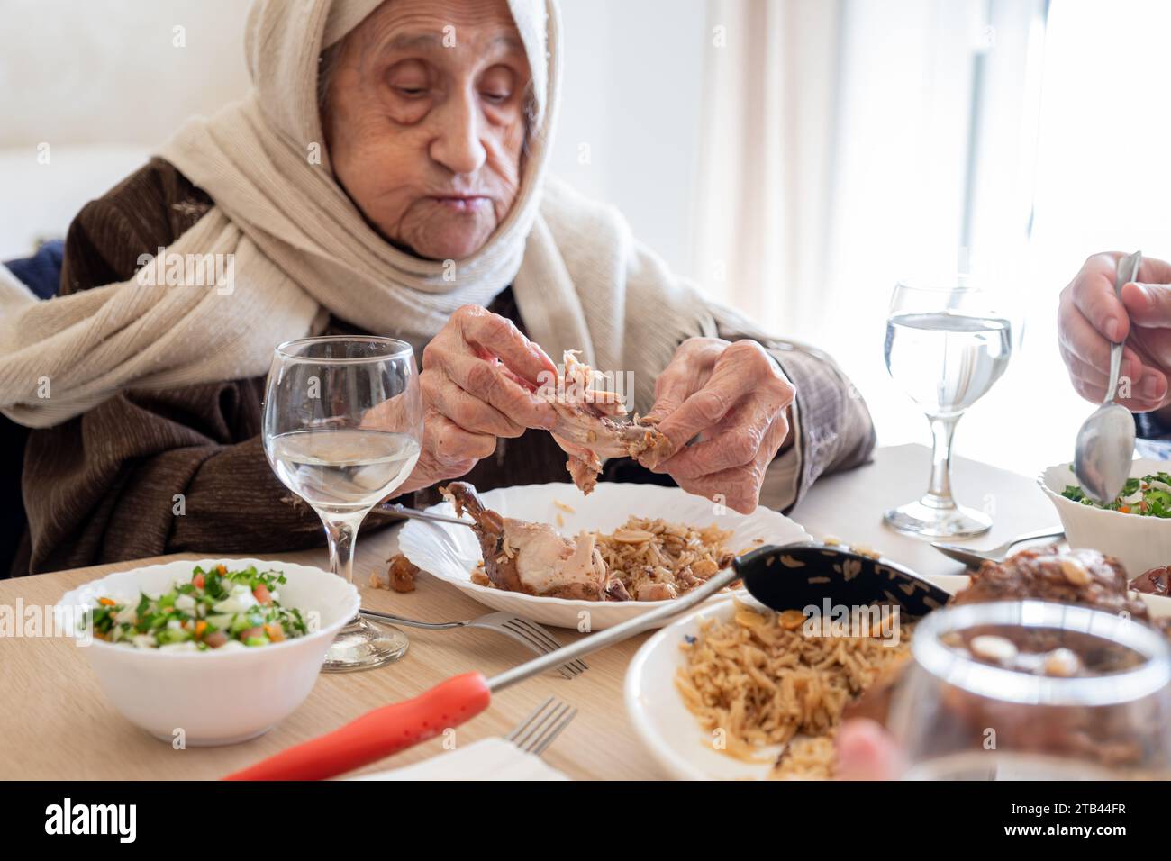 Arab extended family hi-res stock photography and images - Alamy