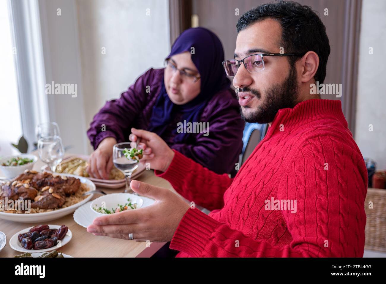Arab extended family hi-res stock photography and images - Alamy