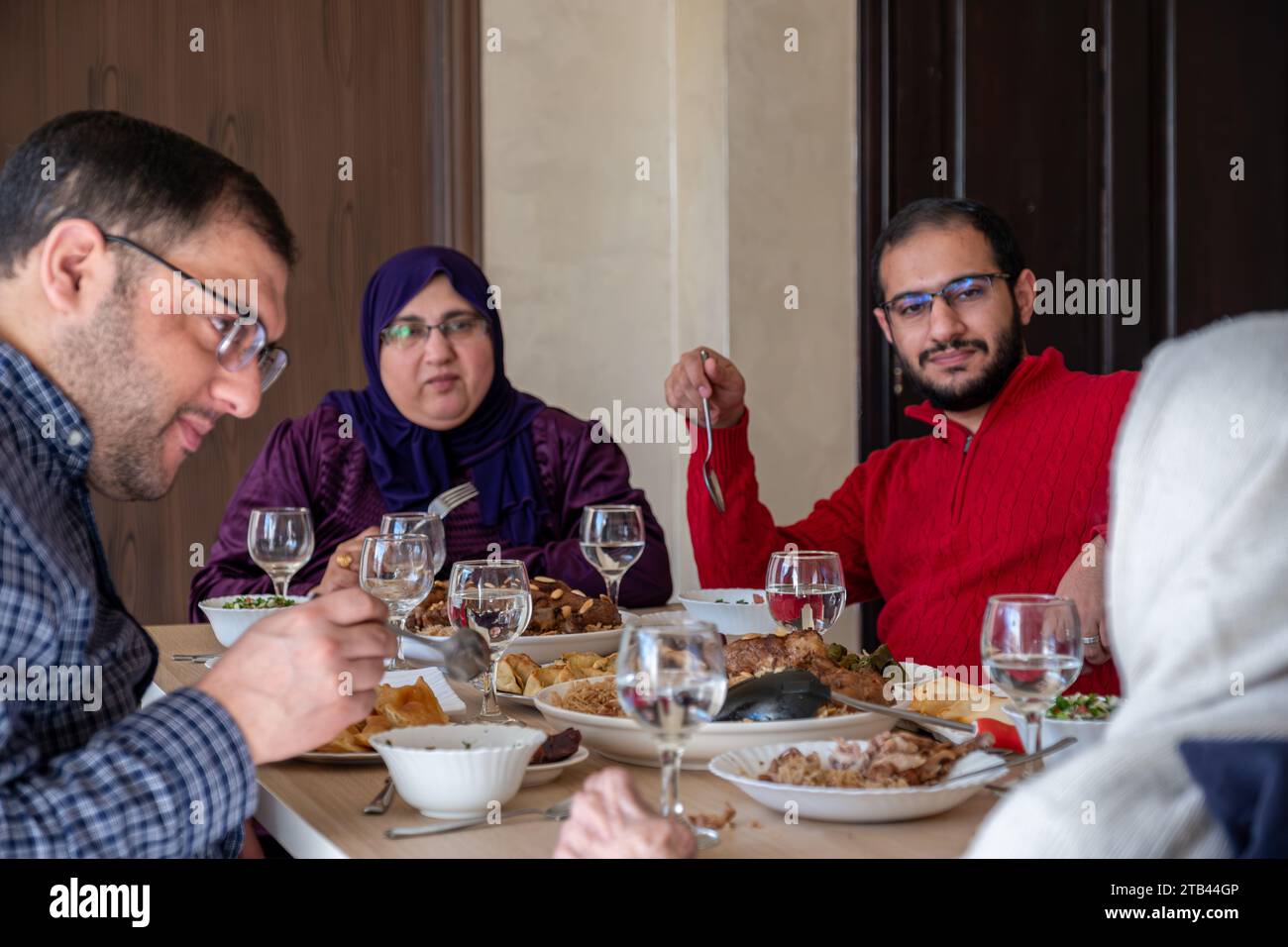 Ramadan family hi-res stock photography and images - Alamy